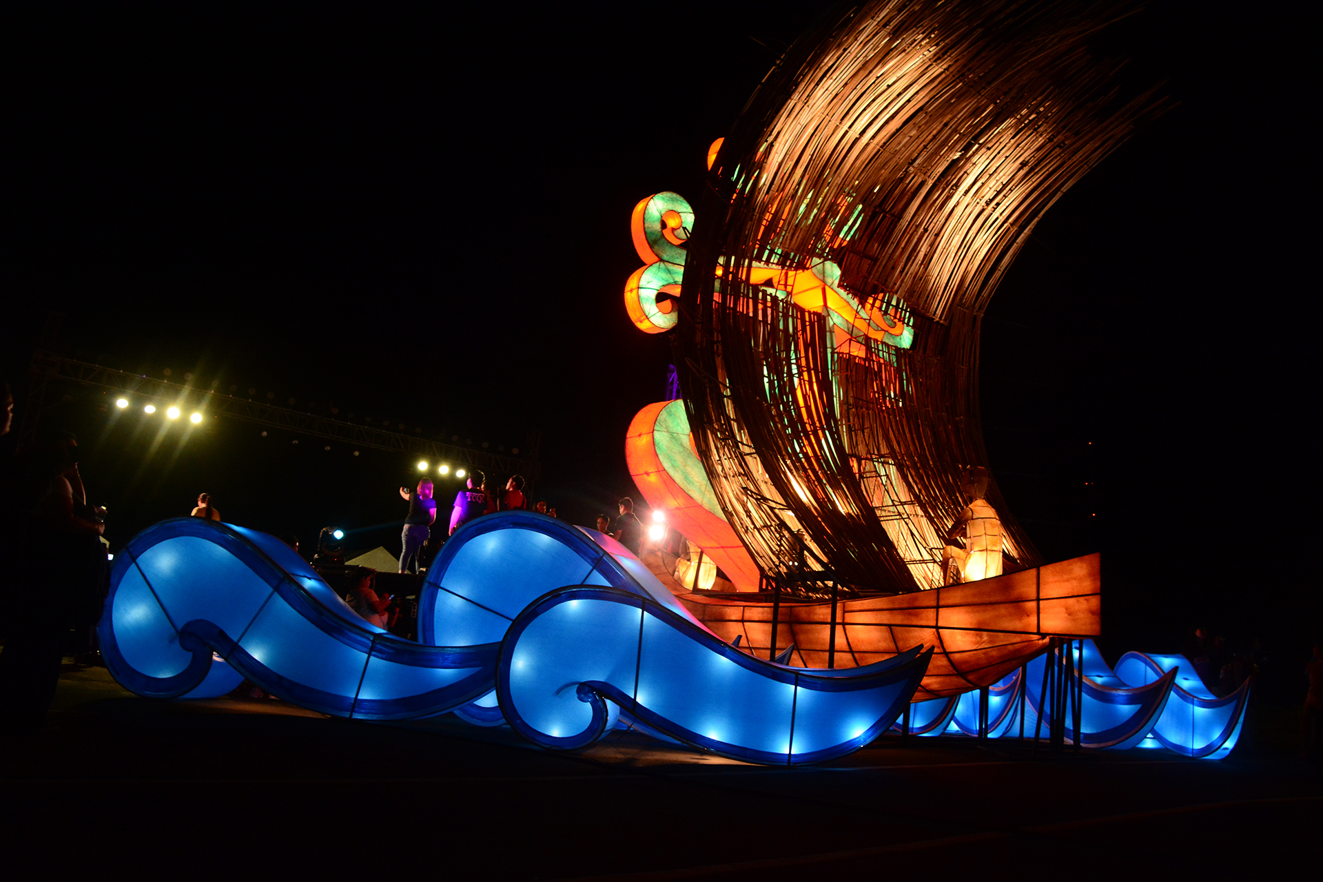 Lighting up Diliman for the Holidays - University of the Philippines ...