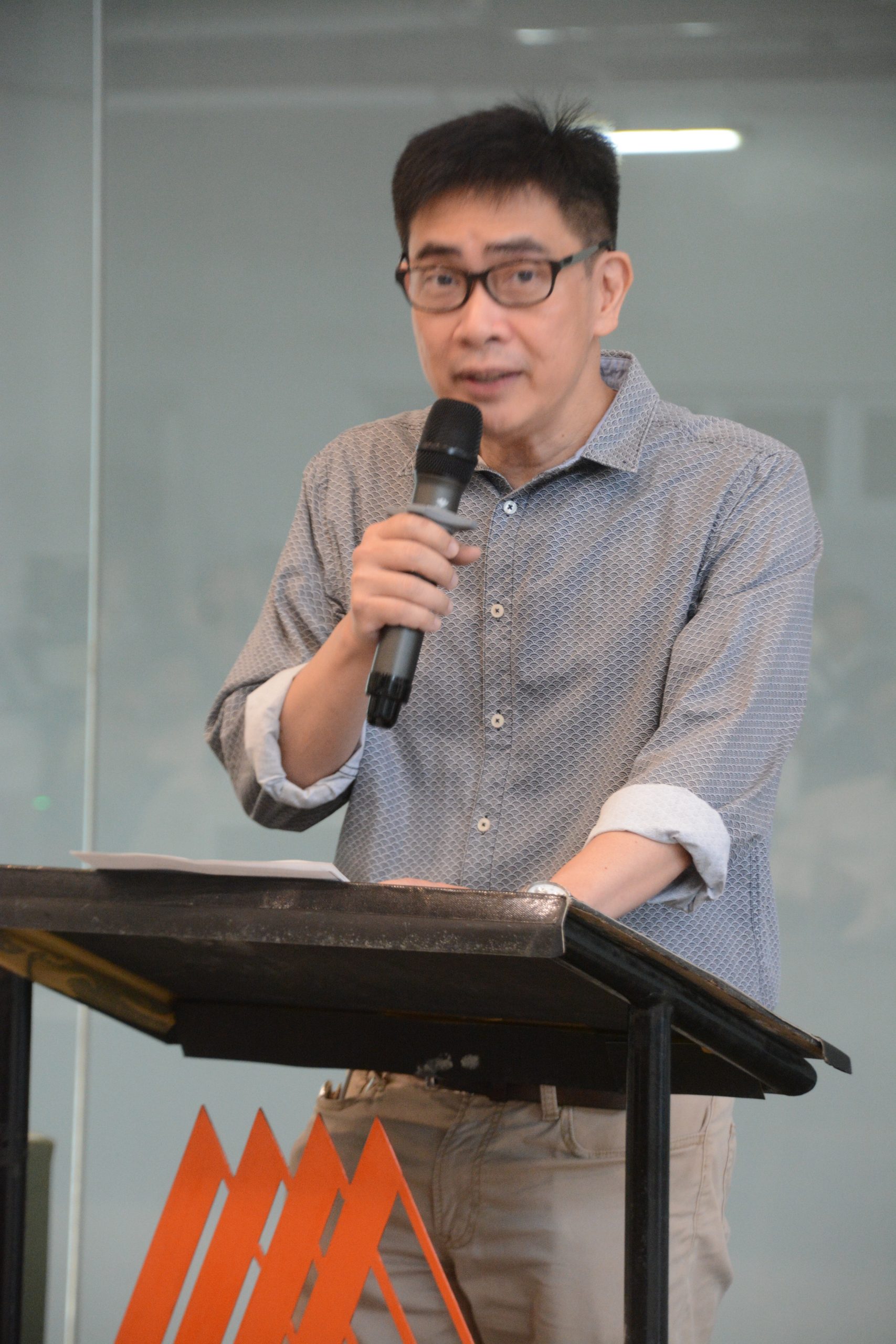 A teacher who paints and inspires - University of the Philippines Diliman